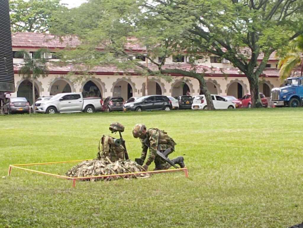 Ceremonia de Juramento de bandera de soldados voluntarios en Neiva ...